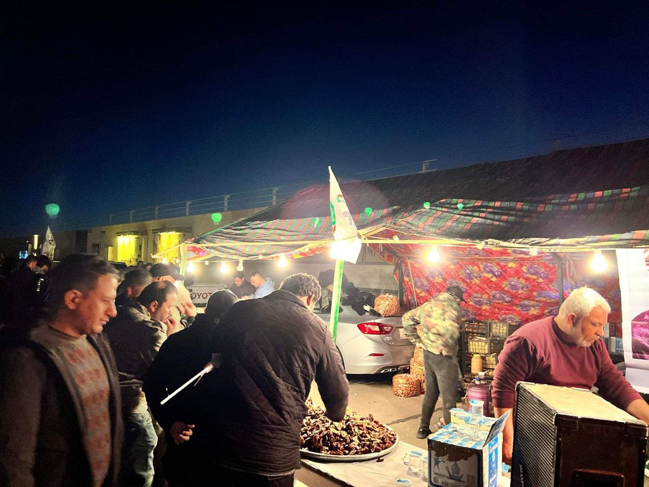 المواكب اللوجستية تواصل تقديم الخدمة في وقفة المطار واحياء للذكرى ...